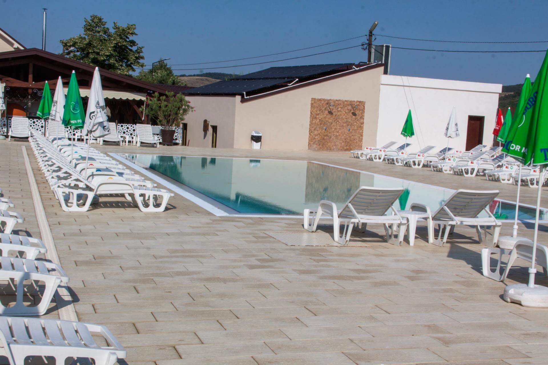 Piscina Oradea | Complex cu piscine exterioare incalzite | Camelot Resort